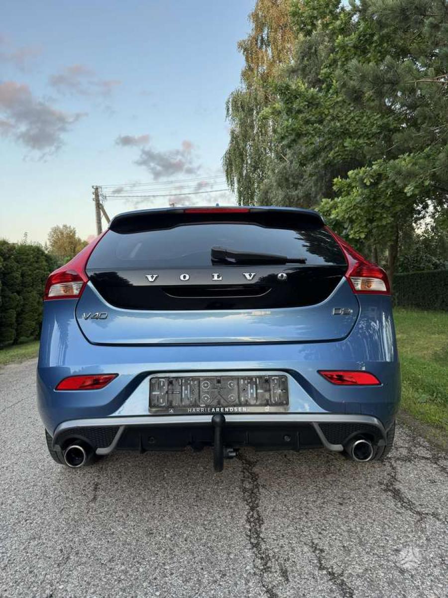 Zils Volvo V40 2015 Alīta, ar dzinēja tilpumu 1.97 L un nobraukumu 235 tūkst. km par 6900 €, foto 9 vietnē AUTOMOTO.COM.LV