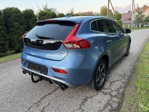 Zils Volvo V40 2015 Alīta, ar dzinēja tilpumu 1.97 L un nobraukumu 235 tūkst. km par 6900 €, foto 10 vietnē AUTOMOTO.COM.LV