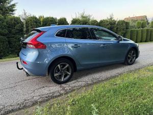Zils Volvo V40 2015 Alīta, ar dzinēja tilpumu 1.97 L un nobraukumu 235 tūkst. km par 6900 €, foto 11 vietnē AUTOMOTO.COM.LV