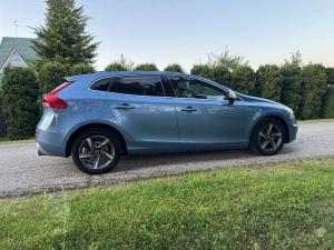 Zils Volvo V40 2015 Alīta, ar dzinēja tilpumu 1.97 L un nobraukumu 235 tūkst. km par 6900 €, foto 12 vietnē AUTOMOTO.COM.LV