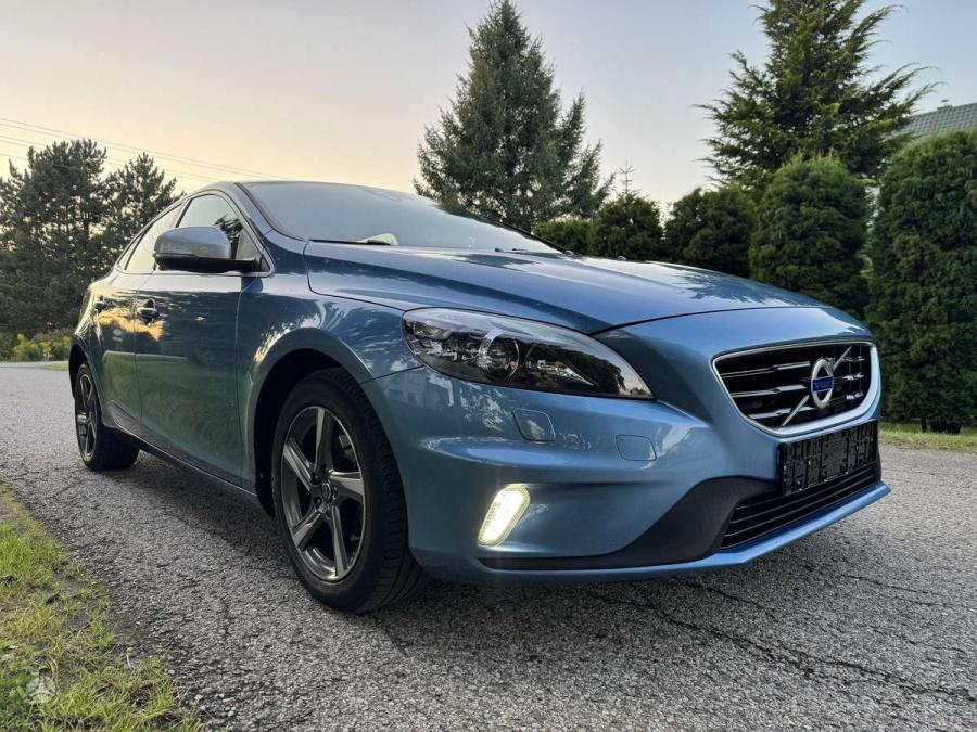 Zils Volvo V40 2015 Alīta, ar dzinēja tilpumu 1.97 L un nobraukumu 235 tūkst. km par 6900 €, foto 13 vietnē AUTOMOTO.COM.LV
