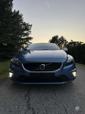 Zils Volvo V40 2015 Alīta, ar dzinēja tilpumu 1.97 L un nobraukumu 235 tūkst. km par 6900 €, foto 14 vietnē AUTOMOTO.COM.LV