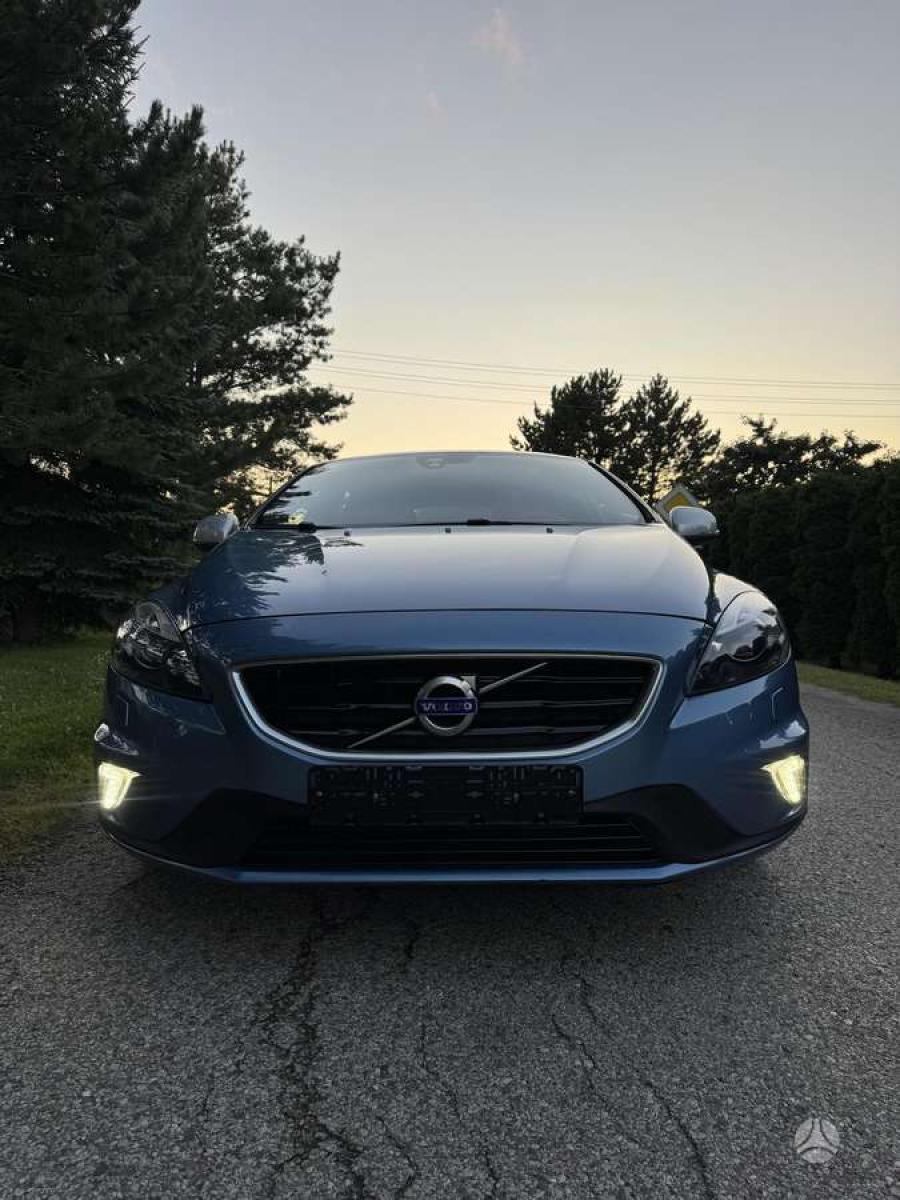 Zils Volvo V40 2015 Alīta, ar dzinēja tilpumu 1.97 L un nobraukumu 235 tūkst. km par 6900 €, foto 14 vietnē AUTOMOTO.COM.LV
