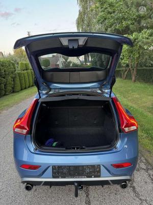 Zils Volvo V40 2015 Alīta, ar dzinēja tilpumu 1.97 L un nobraukumu 235 tūkst. km par 6900 €, foto 20 vietnē AUTOMOTO.COM.LV