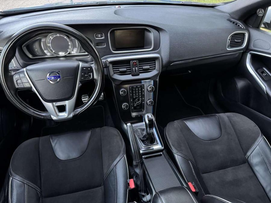 Zils Volvo V40 2015 Alīta, ar dzinēja tilpumu 1.97 L un nobraukumu 235 tūkst. km par 6900 €, foto 24 vietnē AUTOMOTO.COM.LV