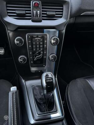 Zils Volvo V40 2015 Alīta, ar dzinēja tilpumu 1.97 L un nobraukumu 235 tūkst. km par 6900 €, foto 25 vietnē AUTOMOTO.COM.LV