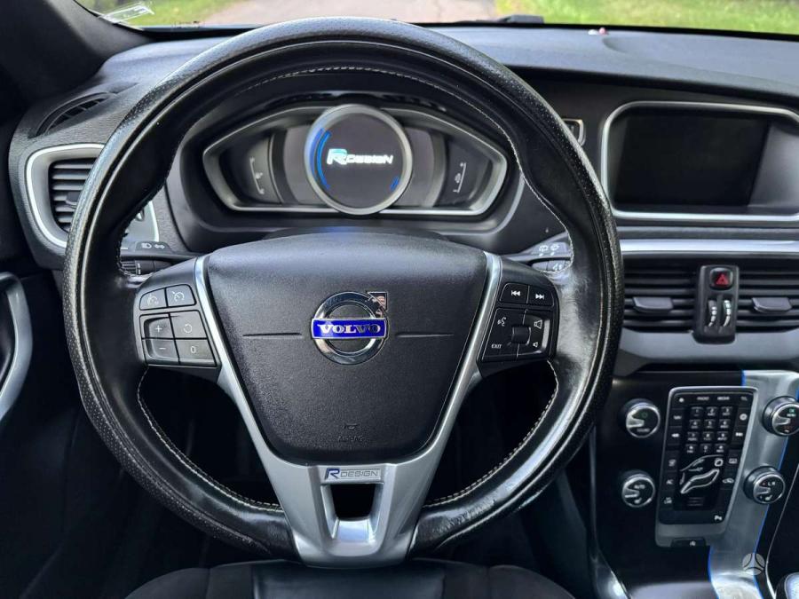 Zils Volvo V40 2015 Alīta, ar dzinēja tilpumu 1.97 L un nobraukumu 235 tūkst. km par 6900 €, foto 27 vietnē AUTOMOTO.COM.LV
