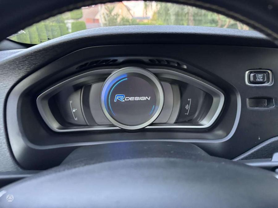 Zils Volvo V40 2015 Alīta, ar dzinēja tilpumu 1.97 L un nobraukumu 235 tūkst. km par 6900 €, foto 28 vietnē AUTOMOTO.COM.LV