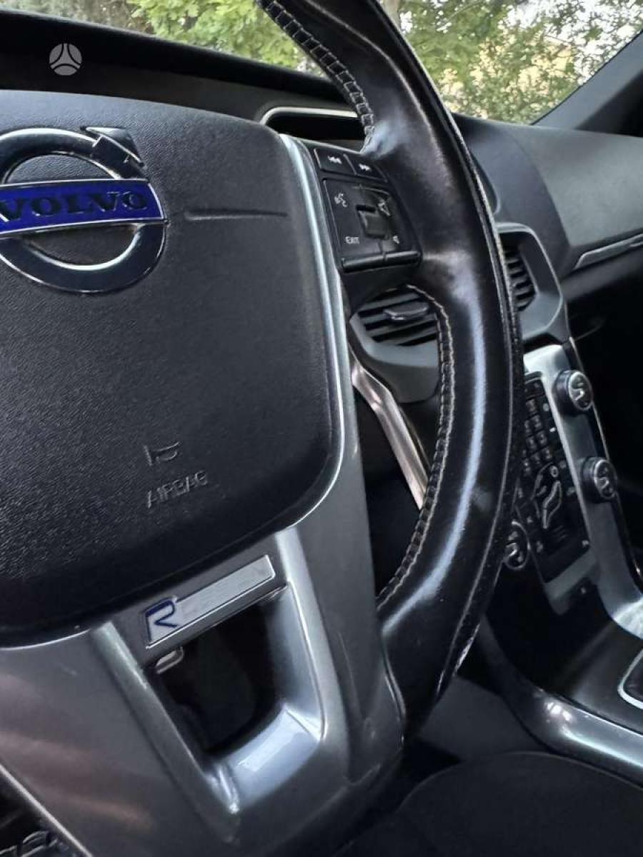 Zils Volvo V40 2015 Alīta, ar dzinēja tilpumu 1.97 L un nobraukumu 235 tūkst. km par 6900 €, foto 29 vietnē AUTOMOTO.COM.LV
