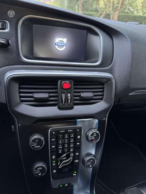 Zils Volvo V40 2015 Alīta, ar dzinēja tilpumu 1.97 L un nobraukumu 235 tūkst. km par 6900 €, foto 31 vietnē AUTOMOTO.COM.LV