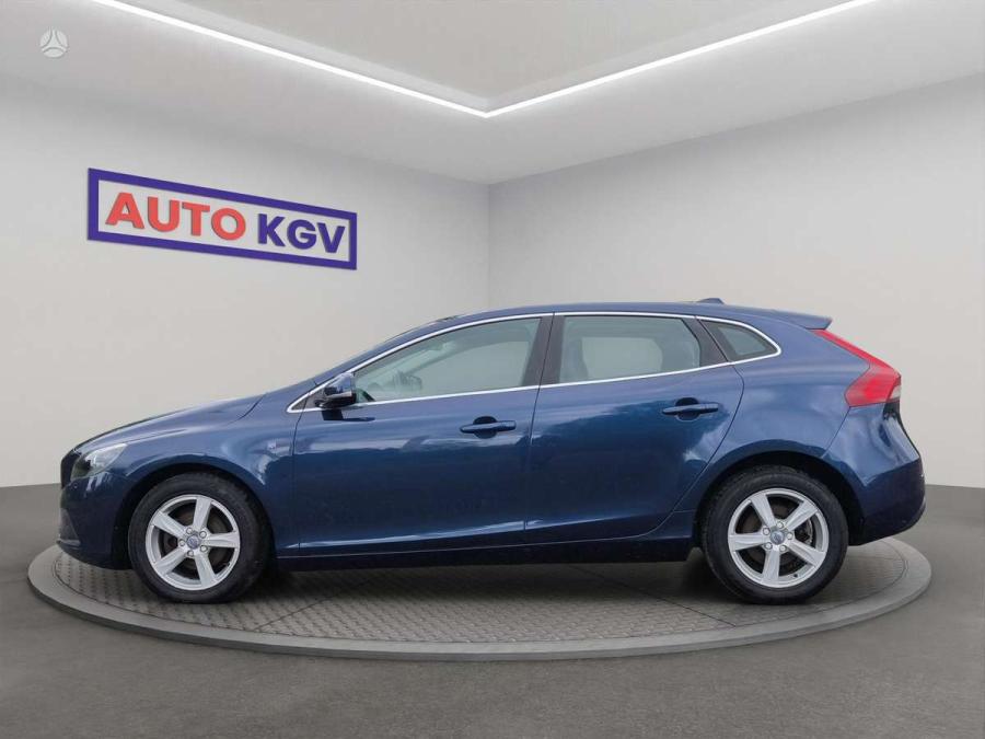 Blue Volvo V40 2015 in Vilnius, with an engine capacity of 2.00 L and mileage of 252 thousand km for 8999 €, photo 3 on AUTOMOTO.COM.LV