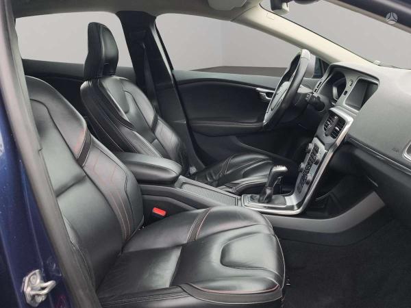 Zils Volvo V40 2015 Viļņa, ar dzinēja tilpumu 2.00 L un nobraukumu 252 tūkst. km par 8999 €, foto 9 vietnē AUTOMOTO.COM.LV