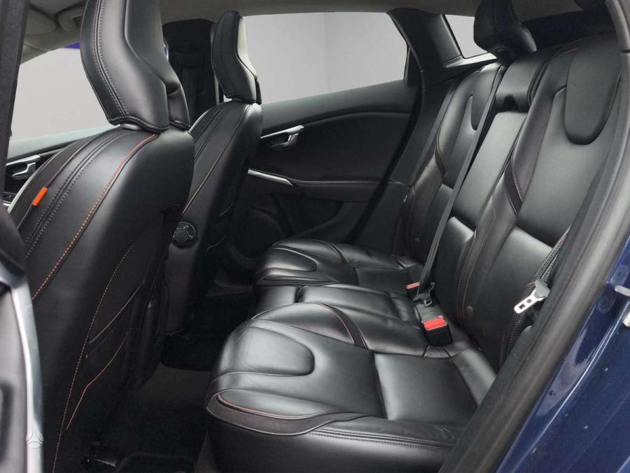 Blue Volvo V40 2015 in Vilnius, with an engine capacity of 2.00 L and mileage of 252 thousand km for 8999 €, photo 13 on AUTOMOTO.COM.LV