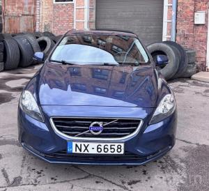 Zils Volvo V40 2015 Rīga, ar dzinēja tilpumu 2.00 L un nobraukumu 206 tūkst. km par 7700 €, foto  vietnē AUTOMOTO.COM.LV