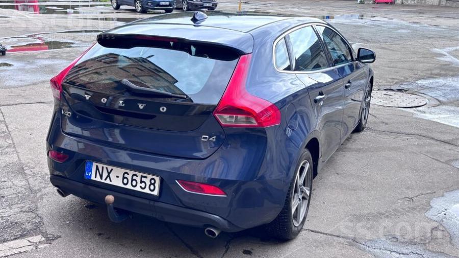 Zils Volvo V40 2015 Rīga, ar dzinēja tilpumu 2.00 L un nobraukumu 206 tūkst. km par 7700 €, foto 6 vietnē AUTOMOTO.COM.LV