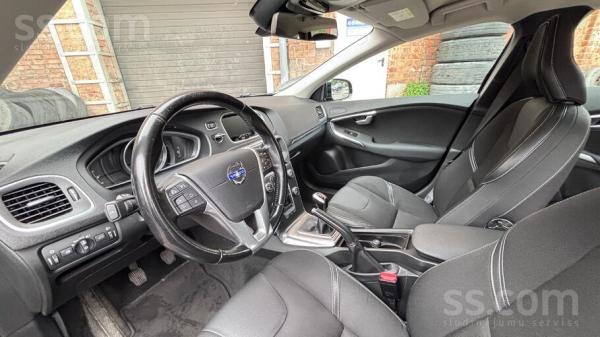 Zils Volvo V40 2015 Rīga, ar dzinēja tilpumu 2.00 L un nobraukumu 206 tūkst. km par 7700 €, foto 9 vietnē AUTOMOTO.COM.LV