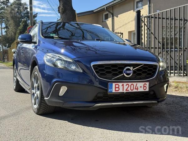 Blue Volvo V40 2015 in Riga, with an engine capacity of 2.00 L and mileage of 0 thousand km for 14500 €, photo 1 on AUTOMOTO.COM.LV