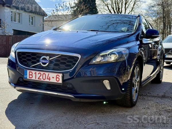 Blue Volvo V40 2015 in Riga, with an engine capacity of 2.00 L and mileage of 0 thousand km for 14500 €, photo 3 on AUTOMOTO.COM.LV