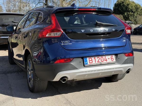 Blue Volvo V40 2015 in Riga, with an engine capacity of 2.00 L and mileage of 0 thousand km for 14500 €, photo 5 on AUTOMOTO.COM.LV