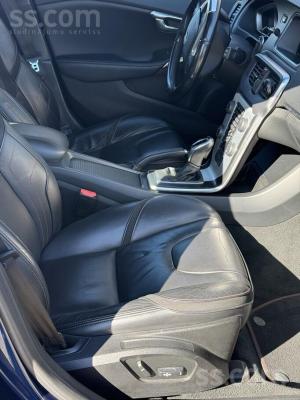 Blue Volvo V40 2015 in Riga, with an engine capacity of 2.00 L and mileage of 0 thousand km for 14500 €, photo 7 on AUTOMOTO.COM.LV