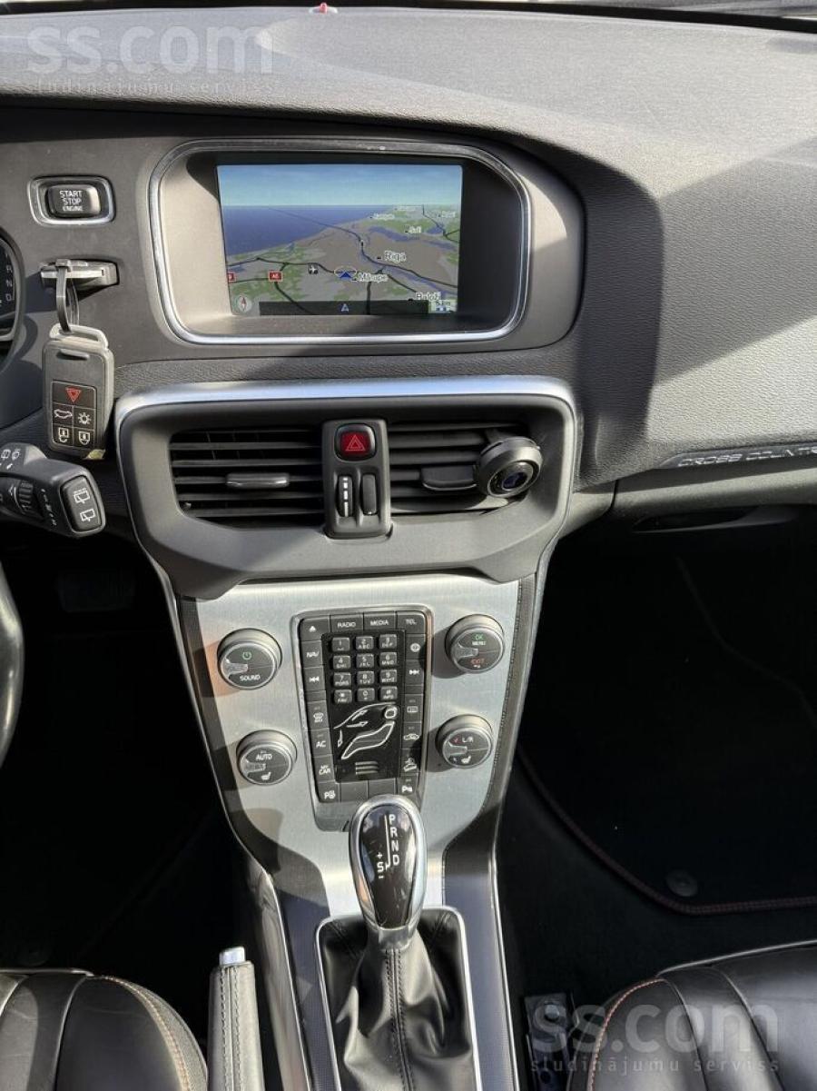 Blue Volvo V40 2015 in Riga, with an engine capacity of 2.00 L and mileage of 0 thousand km for 14500 €, photo 14 on AUTOMOTO.COM.LV