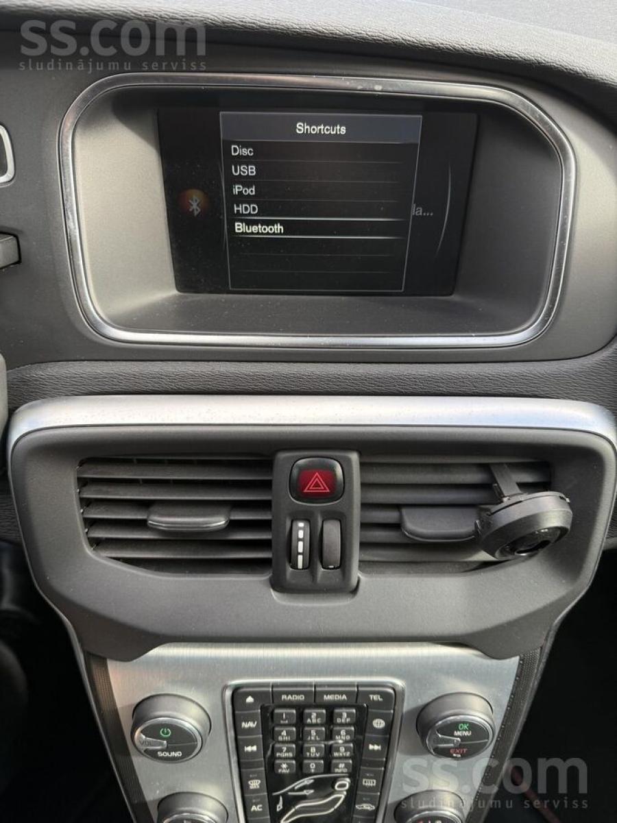 Blue Volvo V40 2015 in Riga, with an engine capacity of 2.00 L and mileage of 0 thousand km for 14500 €, photo 16 on AUTOMOTO.COM.LV