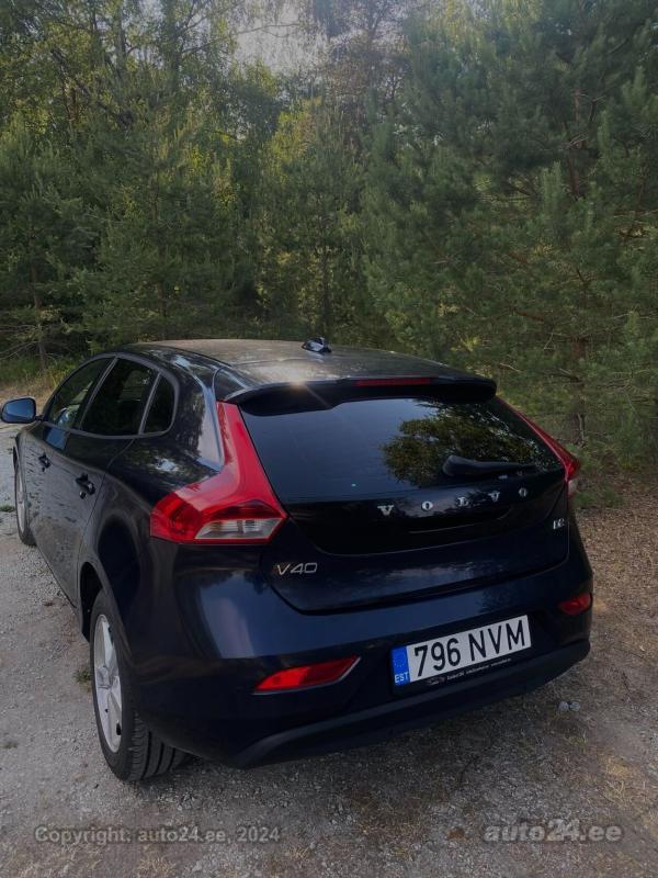 Zils Volvo V40 2016 Tallina, ar dzinēja tilpumu 2.00 L un nobraukumu 186 tūkst. km par 11000 €, foto 3 vietnē AUTOMOTO.COM.LV