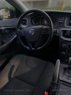 Zils Volvo V40 2016 Tallina, ar dzinēja tilpumu 2.00 L un nobraukumu 186 tūkst. km par 11000 €, foto 8 vietnē AUTOMOTO.COM.LV