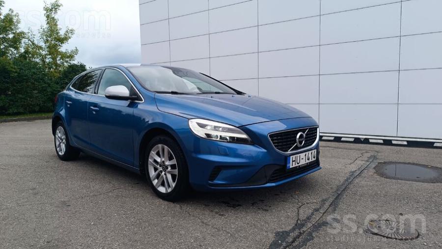 Zils Volvo V40 2016 Rīga, ar dzinēja tilpumu 2.00 L un nobraukumu 233 tūkst. km par 8950 €, foto 2 vietnē AUTOMOTO.COM.LV