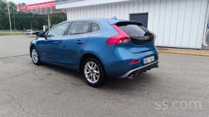 Zils Volvo V40 2016 Rīga, ar dzinēja tilpumu 2.00 L un nobraukumu 233 tūkst. km par 8950 €, foto 4 vietnē AUTOMOTO.COM.LV