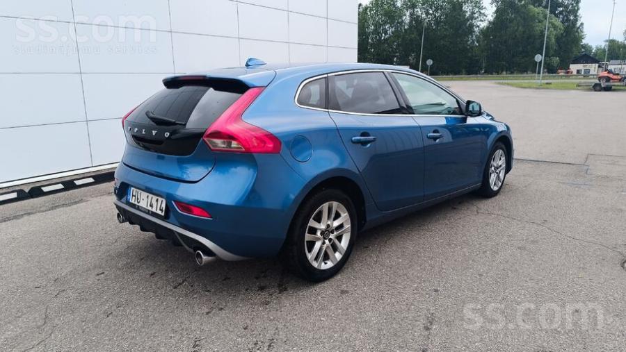 Zils Volvo V40 2016 Rīga, ar dzinēja tilpumu 2.00 L un nobraukumu 233 tūkst. km par 8950 €, foto 6 vietnē AUTOMOTO.COM.LV