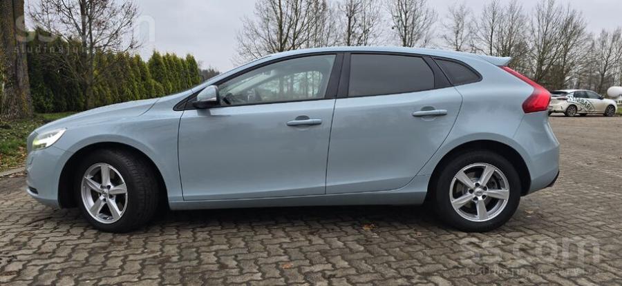Zils Volvo V40 2016 Valmiera, ar dzinēja tilpumu 2.00 L un nobraukumu 288 tūkst. km par 7700 €, foto 2 vietnē AUTOMOTO.COM.LV
