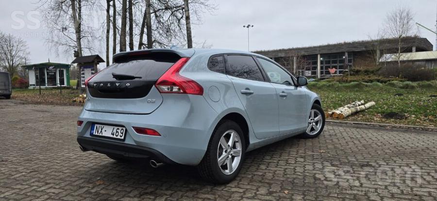 Zils Volvo V40 2016 Valmiera, ar dzinēja tilpumu 2.00 L un nobraukumu 288 tūkst. km par 7700 €, foto 5 vietnē AUTOMOTO.COM.LV