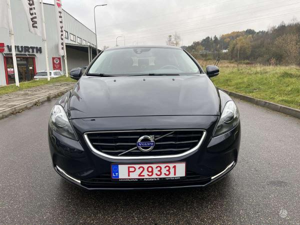 Zils Volvo V40 2016 Viļņa, ar dzinēja tilpumu 1.97 L un nobraukumu 242 tūkst. km par 6950 €, foto 2 vietnē AUTOMOTO.COM.LV