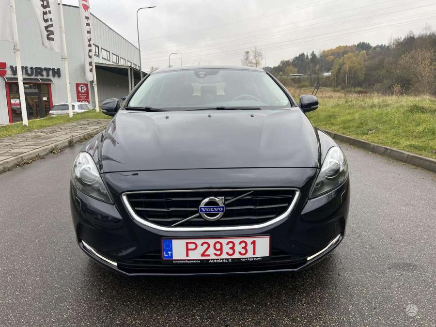 Blue Volvo V40 2016 in Vilnius, with an engine capacity of 1.97 L and mileage of 242 thousand km for 6950 €, photo 2 on AUTOMOTO.COM.LV