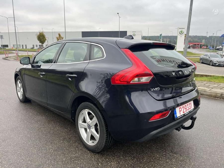 Blue Volvo V40 2016 in Vilnius, with an engine capacity of 1.97 L and mileage of 242 thousand km for 6950 €, photo 7 on AUTOMOTO.COM.LV