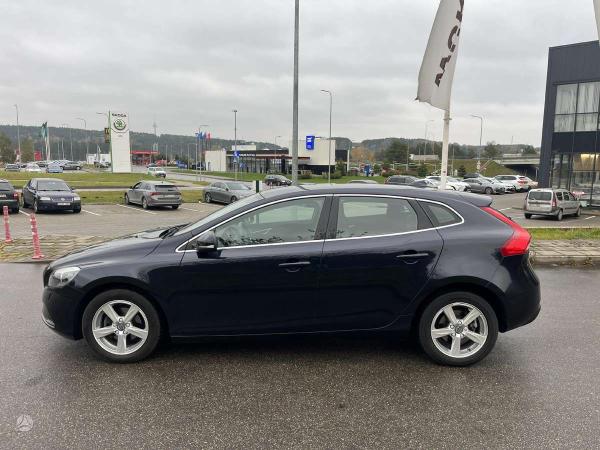 Zils Volvo V40 2016 Viļņa, ar dzinēja tilpumu 1.97 L un nobraukumu 242 tūkst. km par 6950 €, foto 8 vietnē AUTOMOTO.COM.LV
