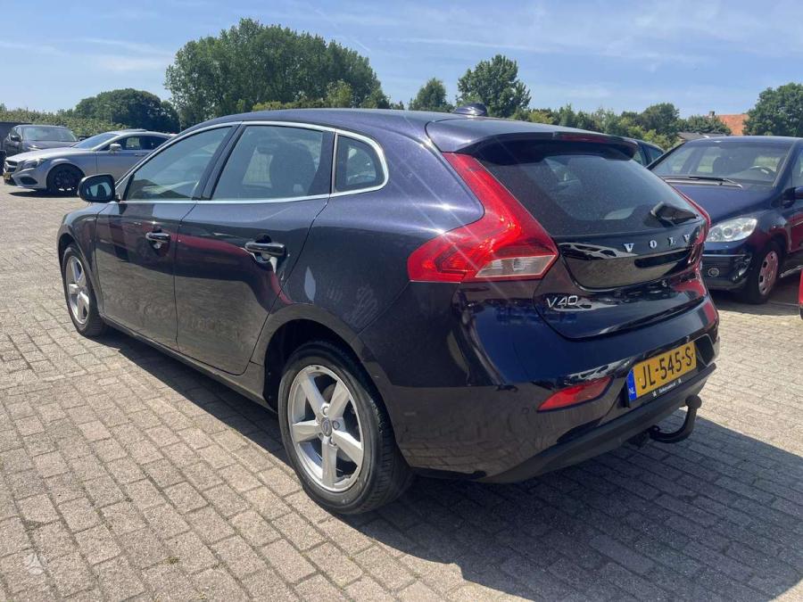 Blue Volvo V40 2016 in Vilnius, with an engine capacity of 1.97 L and mileage of 242 thousand km for 6950 €, photo 40 on AUTOMOTO.COM.LV
