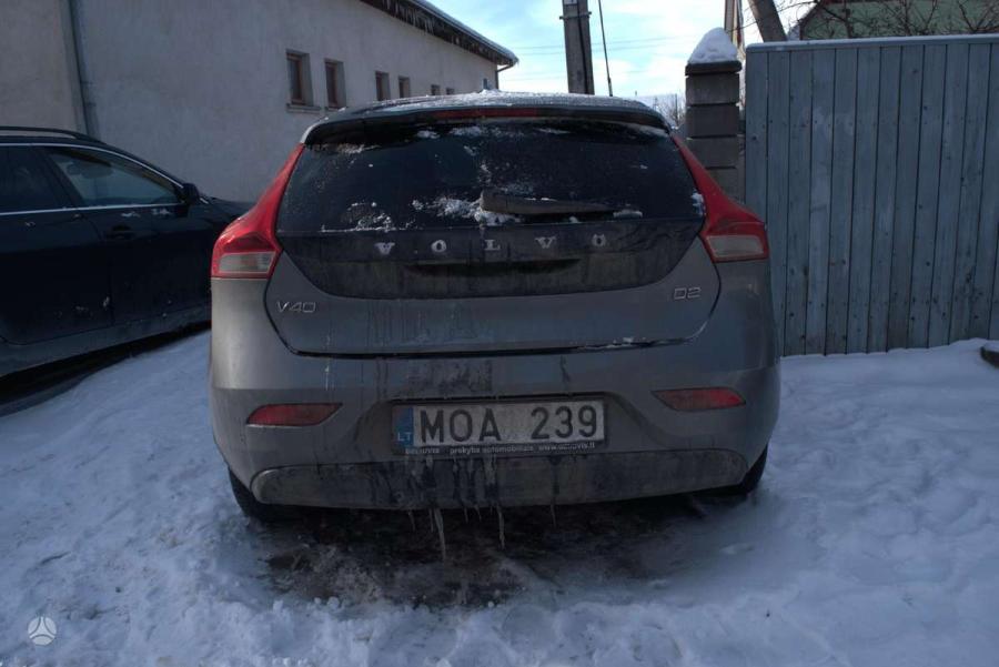 Blue Volvo V40 2016 in Kaunas, with an engine capacity of 1.97 L and mileage of 195 thousand km for 4300 €, photo 2 on AUTOMOTO.COM.LV