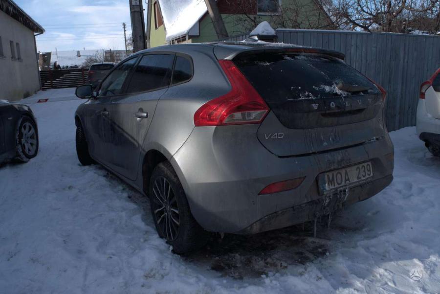 Blue Volvo V40 2016 in Kaunas, with an engine capacity of 1.97 L and mileage of 195 thousand km for 4300 €, photo 4 on AUTOMOTO.COM.LV