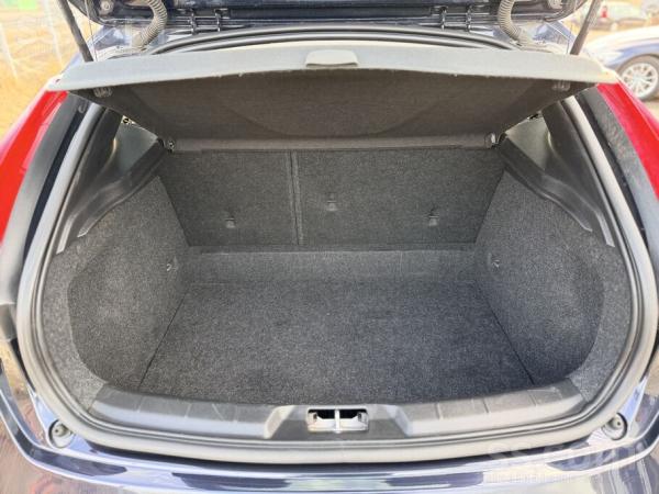 Blue Volvo V40 2016 in Riga, with an engine capacity of 2.00 L and mileage of 210 thousand km for 8995 €, photo 5 on AUTOMOTO.COM.LV
