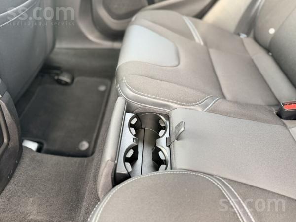 Blue Volvo V40 2016 in Riga, with an engine capacity of 2.00 L and mileage of 210 thousand km for 8995 €, photo 7 on AUTOMOTO.COM.LV
