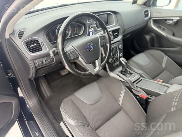 Blue Volvo V40 2016 in Riga, with an engine capacity of 2.00 L and mileage of 210 thousand km for 8995 €, photo 9 on AUTOMOTO.COM.LV