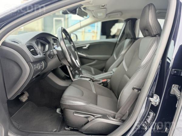 Blue Volvo V40 2016 in Riga, with an engine capacity of 2.00 L and mileage of 210 thousand km for 8995 €, photo 10 on AUTOMOTO.COM.LV