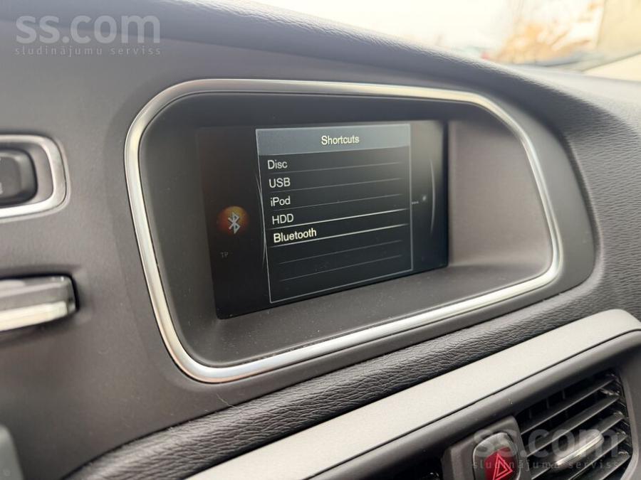 Zils Volvo V40 2016 Rīga, ar dzinēja tilpumu 2.00 L un nobraukumu 210 tūkst. km par 8995 €, foto 16 vietnē AUTOMOTO.COM.LV