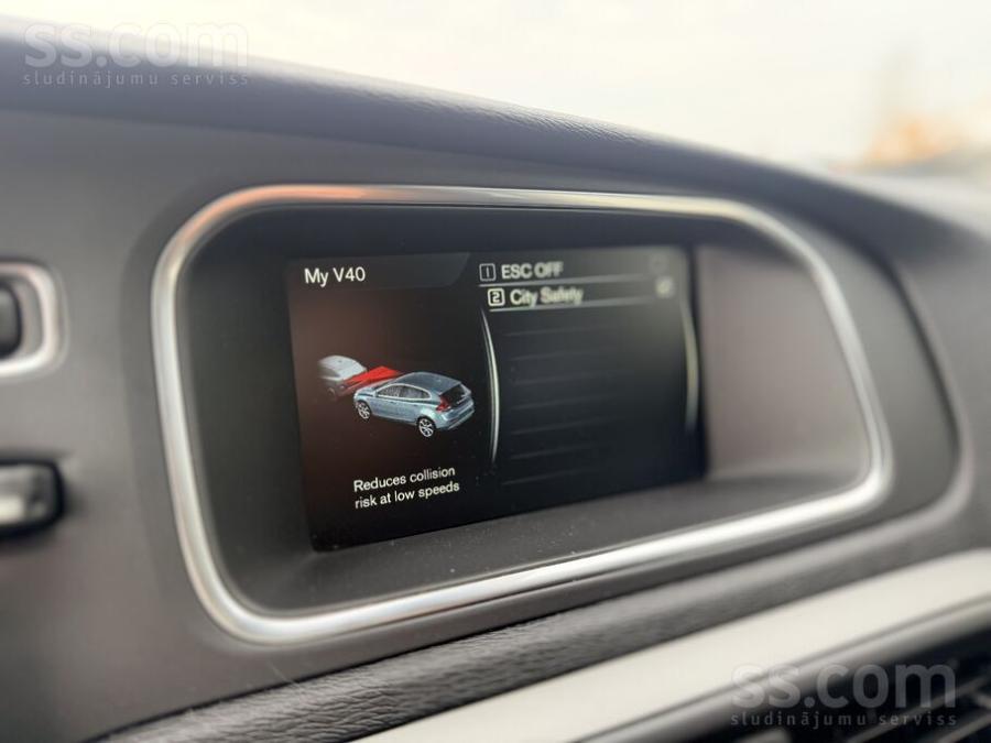 Zils Volvo V40 2016 Rīga, ar dzinēja tilpumu 2.00 L un nobraukumu 210 tūkst. km par 8995 €, foto 19 vietnē AUTOMOTO.COM.LV