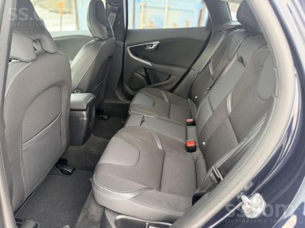 Blue Volvo V40 2016 in Riga, with an engine capacity of 2.00 L and mileage of 210 thousand km for 8995 €, photo 6 on AUTOMOTO.COM.LV