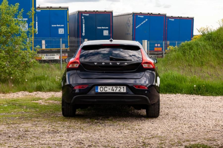 Zils Volvo V40 2016 Rīga, ar dzinēja tilpumu 2.00 L un nobraukumu 210 tūkst. km par 9995 €, foto 5 vietnē AUTOMOTO.COM.LV