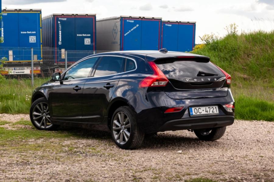 Zils Volvo V40 2016 Rīga, ar dzinēja tilpumu 2.00 L un nobraukumu 210 tūkst. km par 9995 €, foto 9 vietnē AUTOMOTO.COM.LV