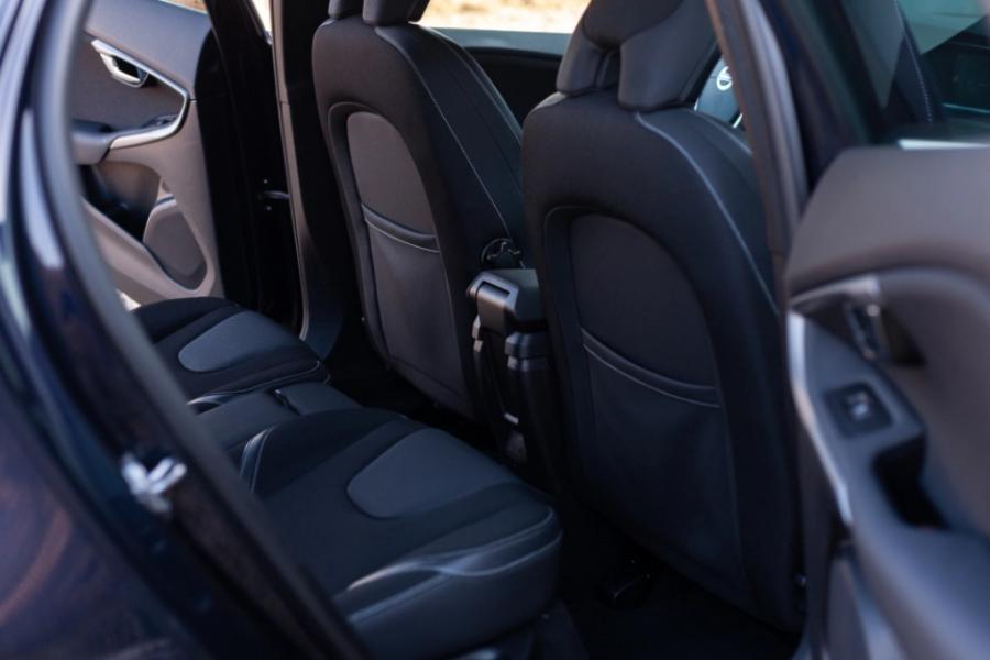 Zils Volvo V40 2016 Rīga, ar dzinēja tilpumu 2.00 L un nobraukumu 210 tūkst. km par 9995 €, foto 12 vietnē AUTOMOTO.COM.LV